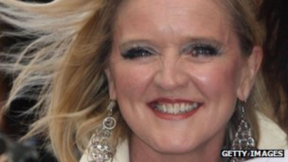 Singer Bernie Nolan dies aged 52 - BBC News