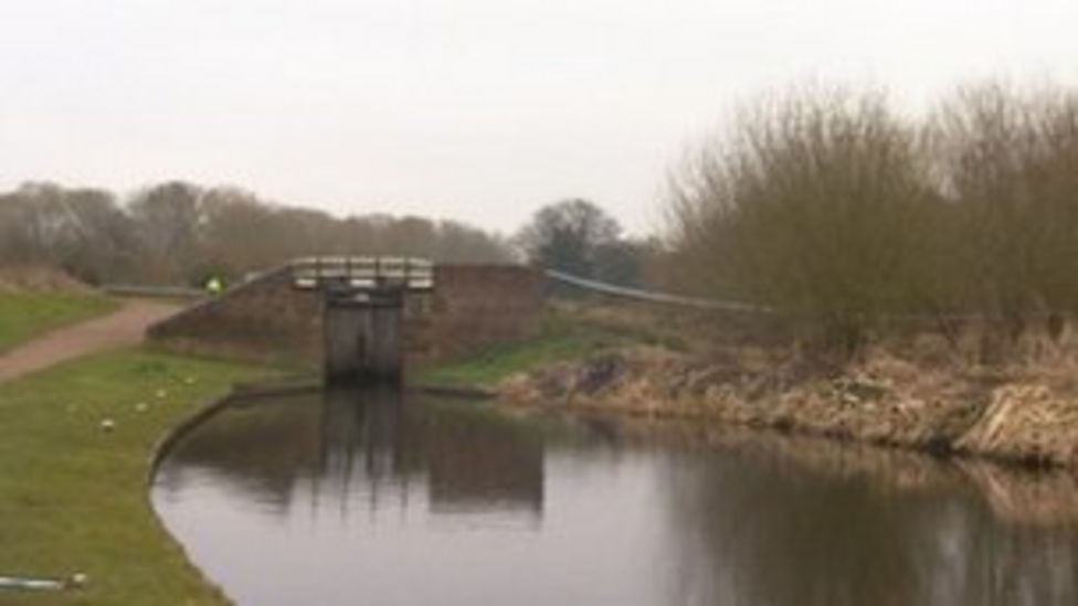 Imie Harrison died in canal rescue at Wolverley Lock - BBC News