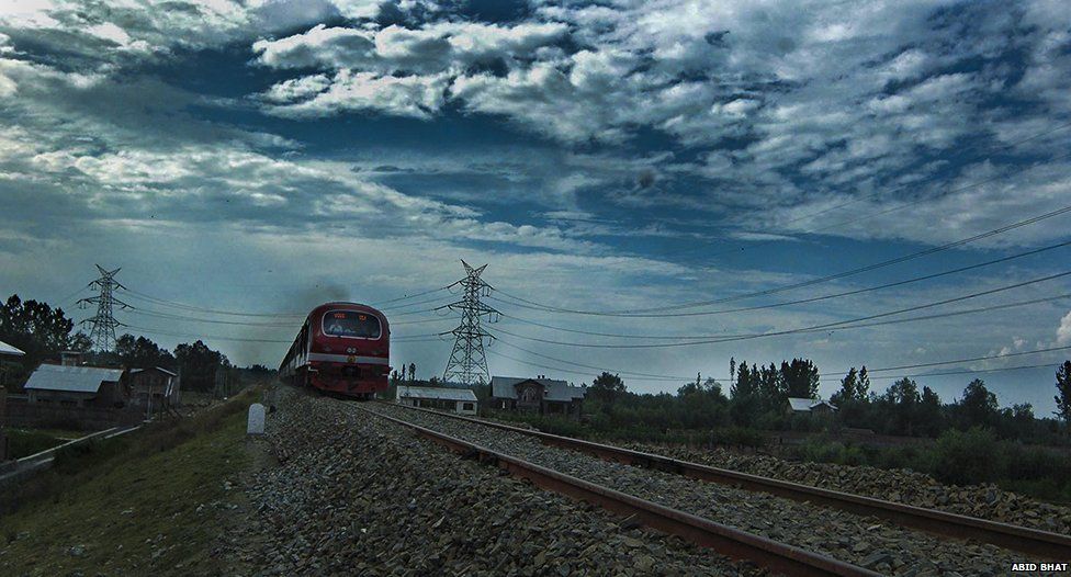 In pictures: Kashmir train link - BBC News