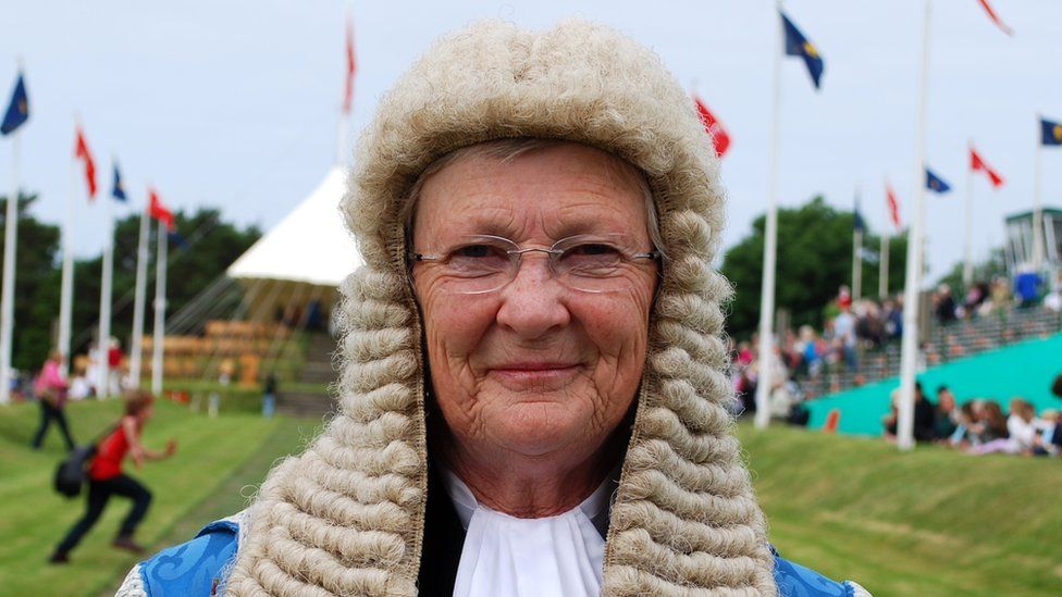 Tynwald Day 2013: Thousands celebrate at St John's - BBC News