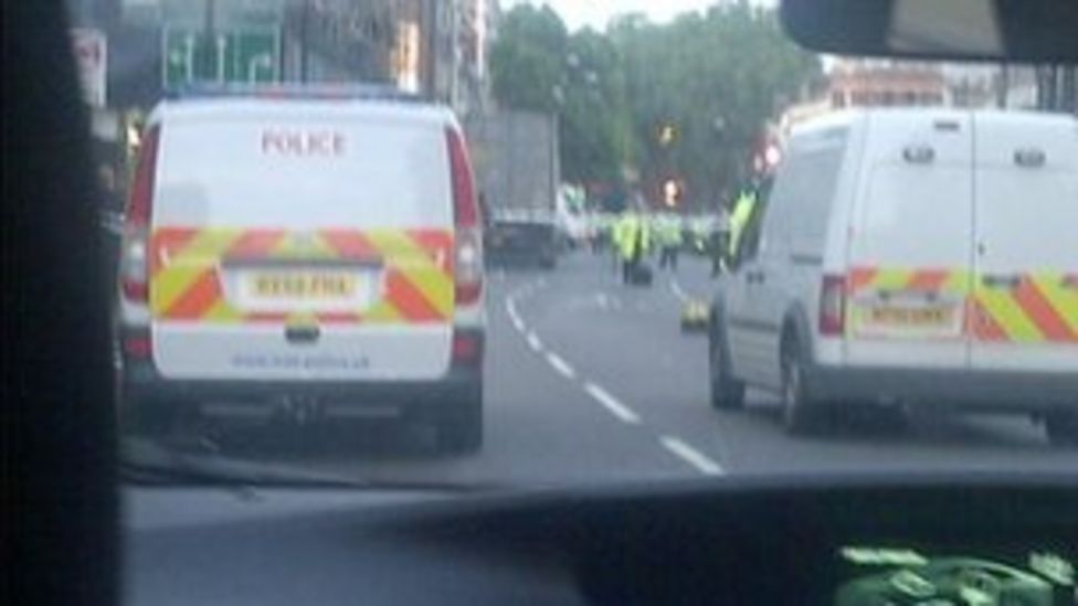 First 'Boris bike' cyclist killed in lorry crash - BBC News