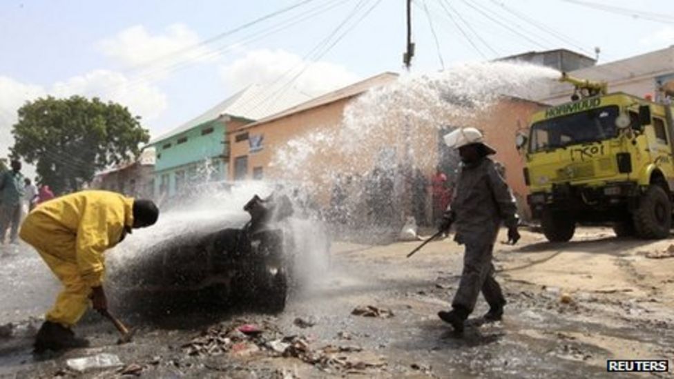 Somali car explodes in Mogadishu's Bakara market - BBC News