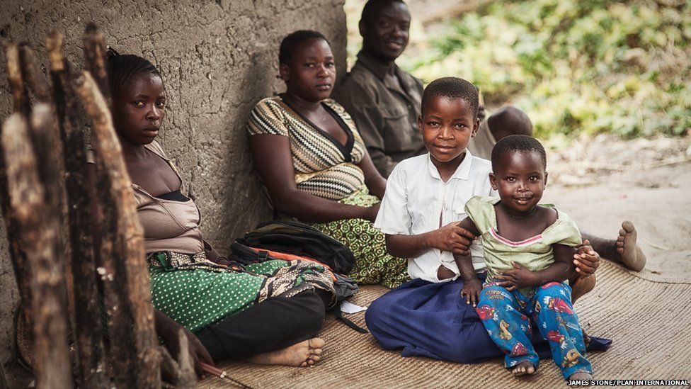 In pictures: Tanzanian girl's long walk to education - BBC News