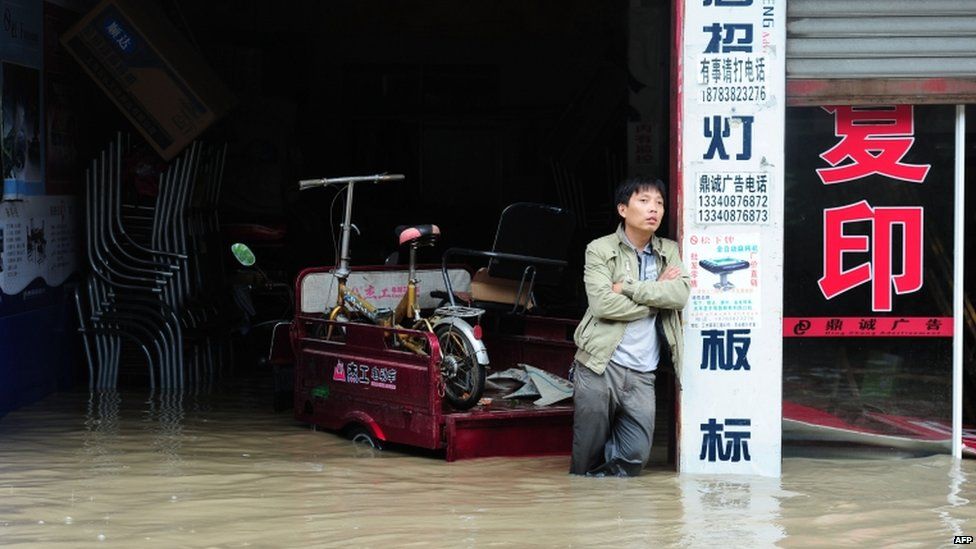 Pictures: Huge floods in China's Sichuan province - BBC Newsround