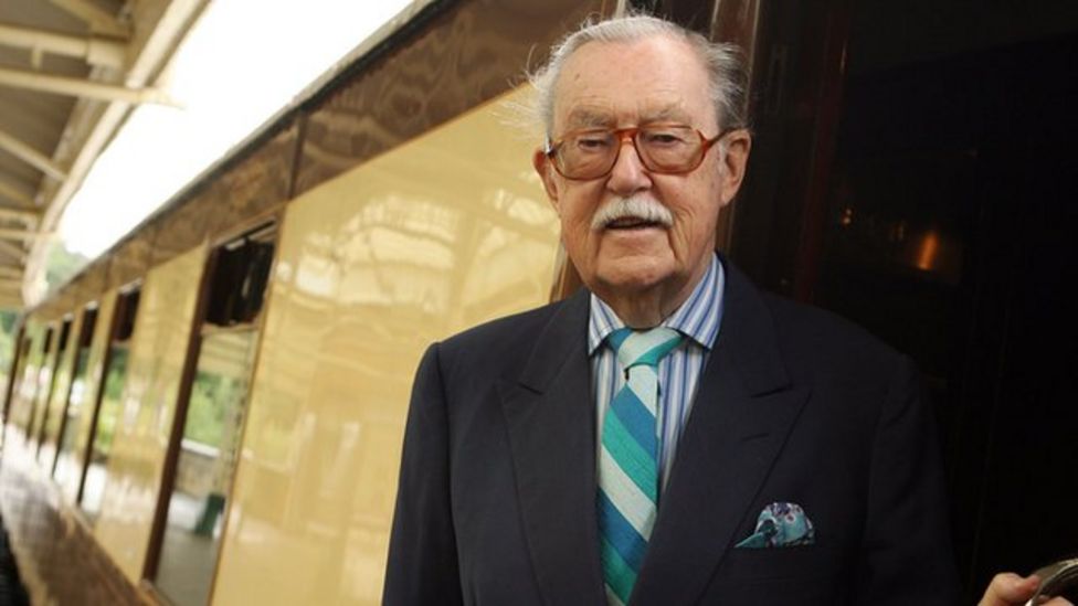 Alan Whicker awards to fund documentaries - BBC News