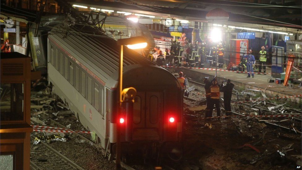 In pictures: French rail crash - BBC News