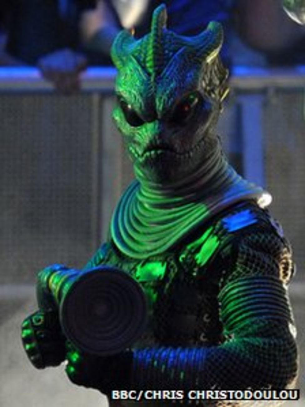 Doctor Who Prom celebrates old and new - BBC News