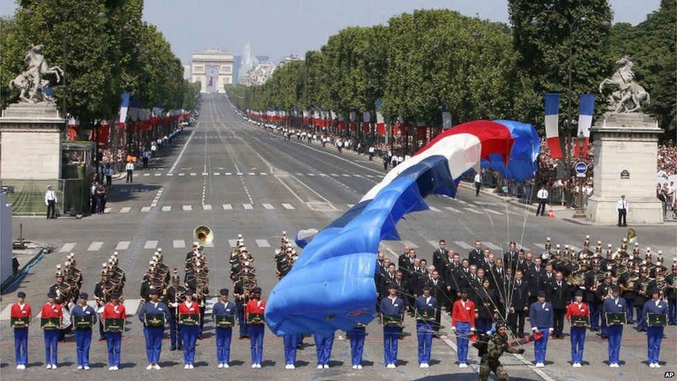 In pictures: Bastille Day - BBC News