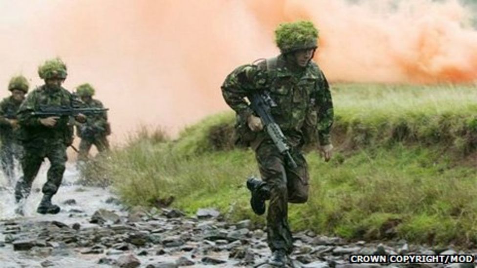 Beacons walker tells of SAS training soldier distress - BBC News
