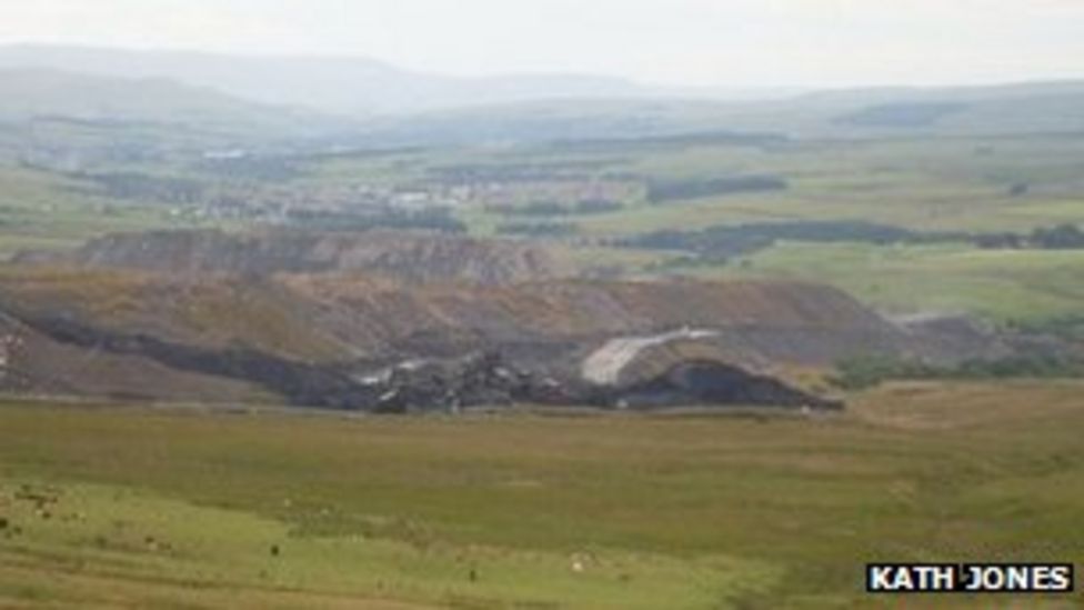 Glenmuckloch coal mine restoration plans unveiled - BBC News