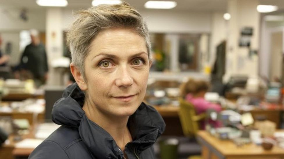 Author Sarah Hilary wins Harrogate crime novel award - BBC News