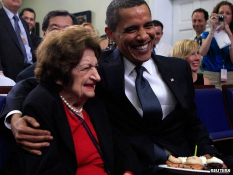 Pioneering US journalist Helen Thomas dies at 92 - BBC News