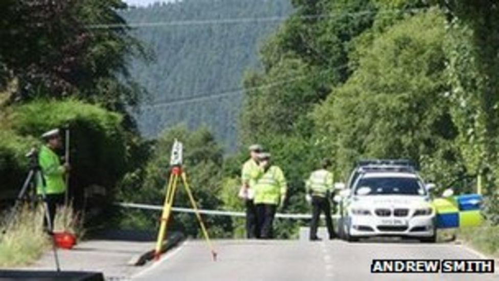 Female cyclist dies in crash on road near Drumnadrochit - BBC News
