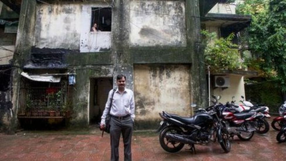 India building collapse: 'Scores trapped' in Chennai - BBC News