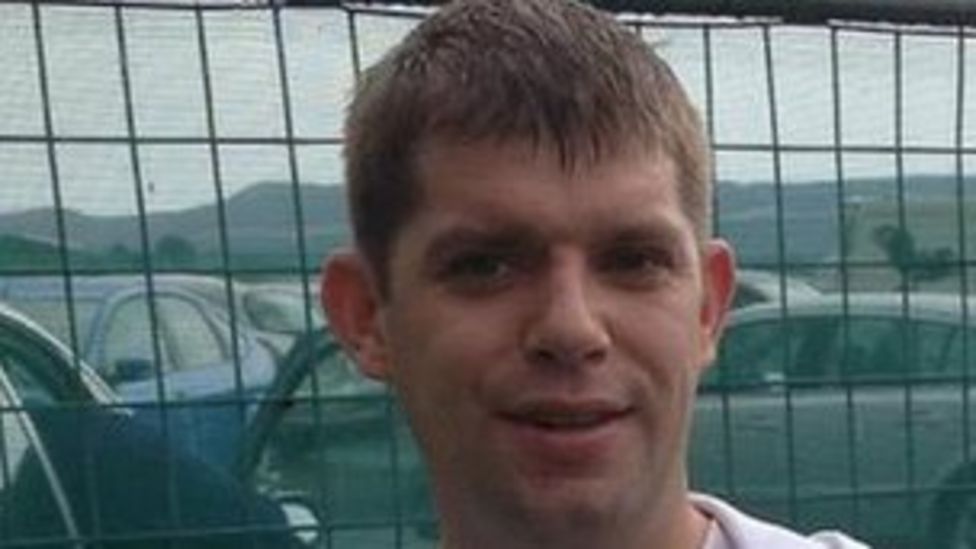 Matthew Pope on trial for murder of Michael Given in Dundee - BBC News