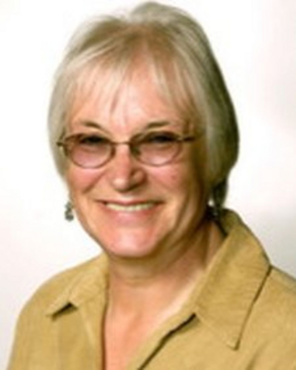 Tributes to SNP stalwart Allison Hunter who dies aged 71 - BBC News