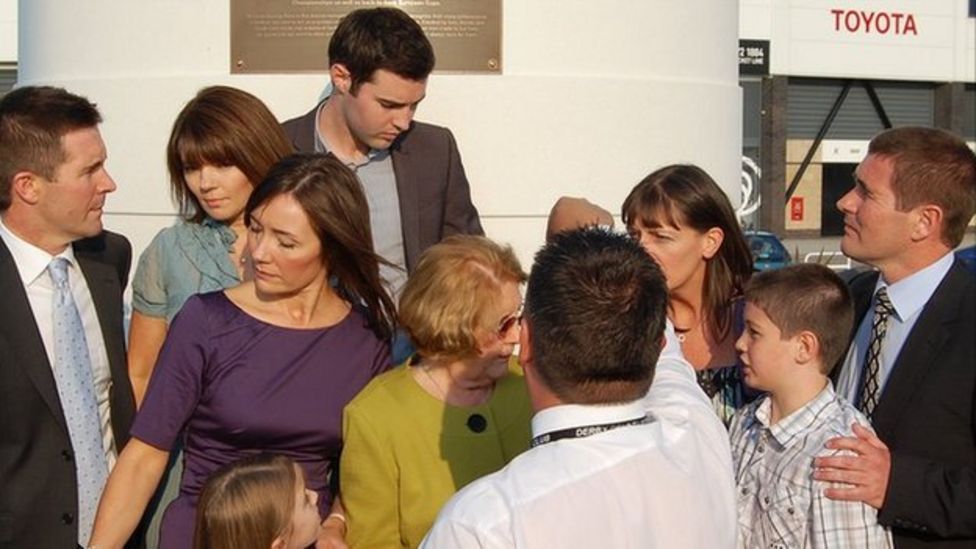 Barbara Clough, widow of football manager Brian Clough, dies - BBC News