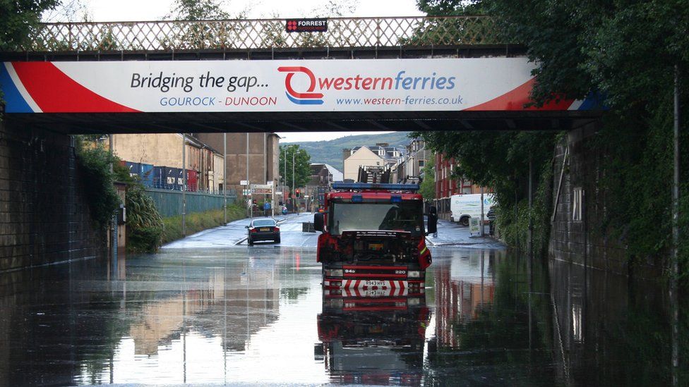 In pictures: Flash flooding slows Greenock traffic - BBC News