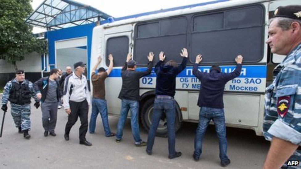 Moscow camp set up for illegal migrants after raids - BBC News