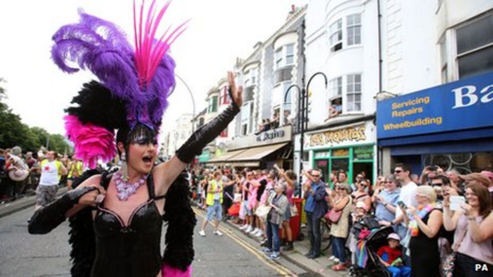 Brighton Pride parade and party marks 40th anniversary - BBC News