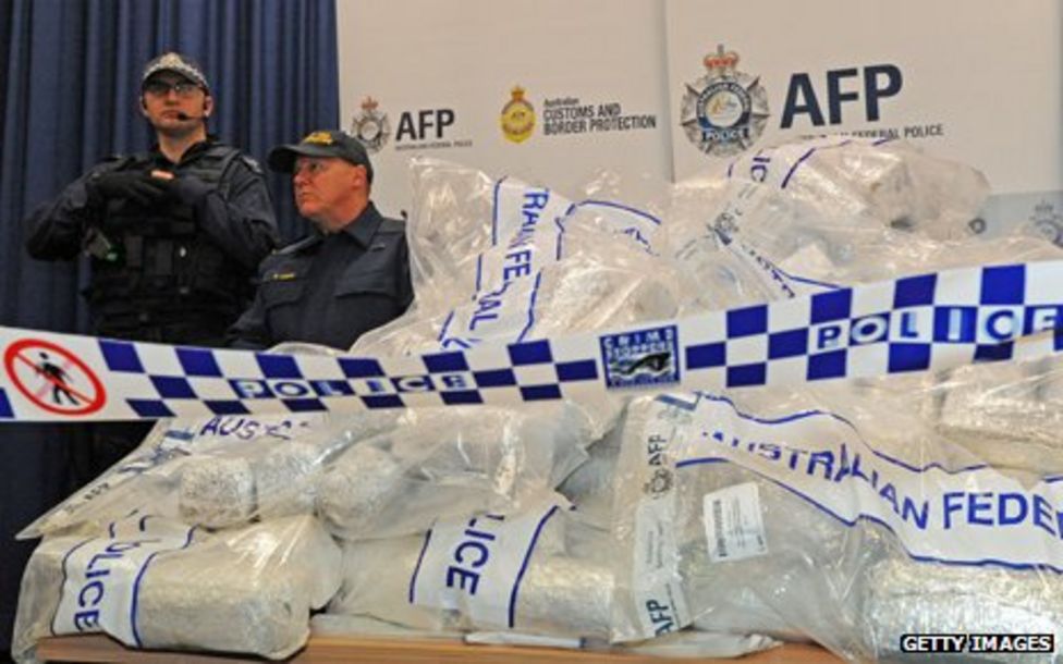 Breaking Bad: Why doesn't the UK have a crystal meth problem? - BBC News