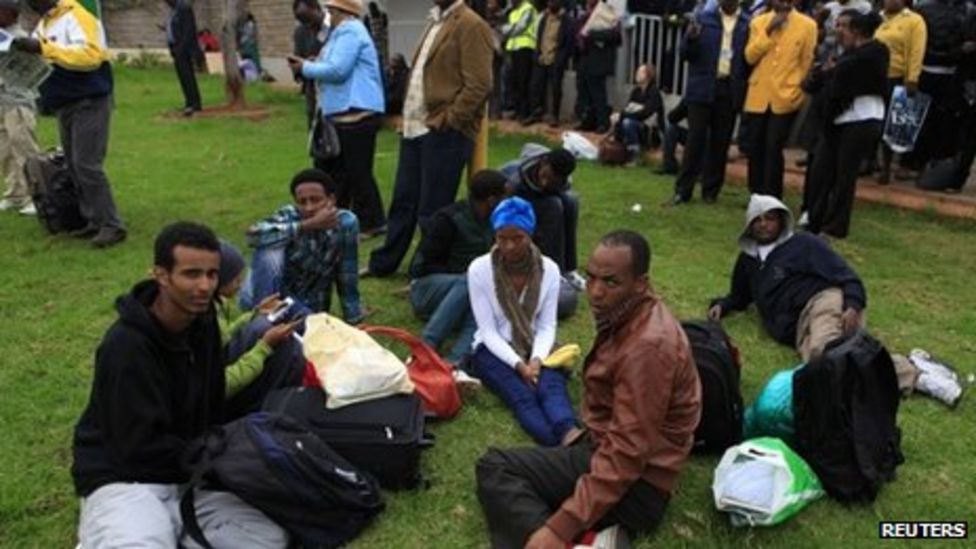 Nairobi airport closes as fire crews tackle blaze - BBC News