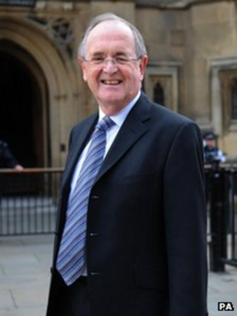 Sir Alan Beith MP to step down after 40 years - BBC News