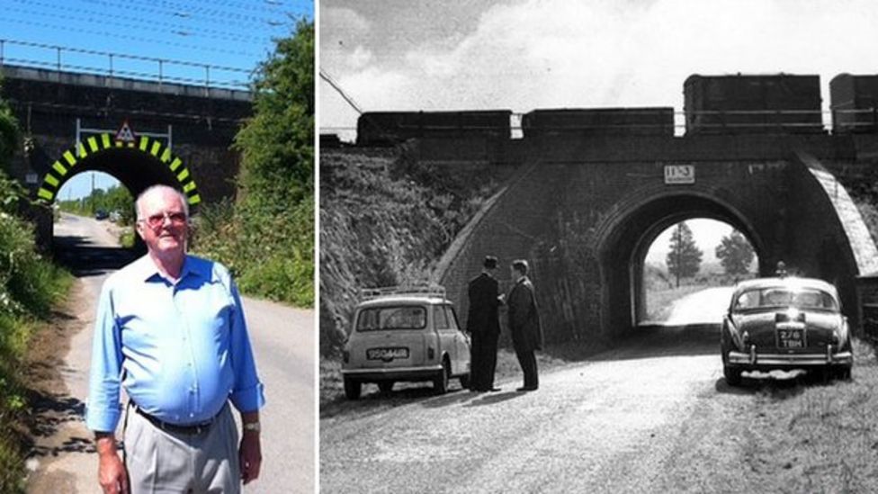 Great Train Robbery: Luton Model Railway Club re-creates heist - BBC News