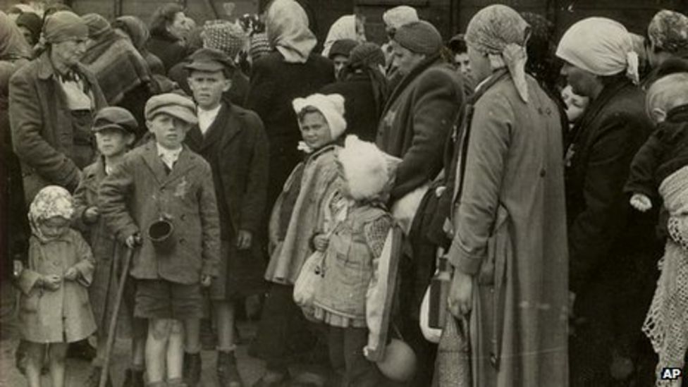 Lazlo Csatary: Holocaust questions go unanswered - BBC News