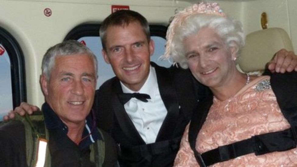 London 2012 parachutist Mark Sutton killed - BBC News