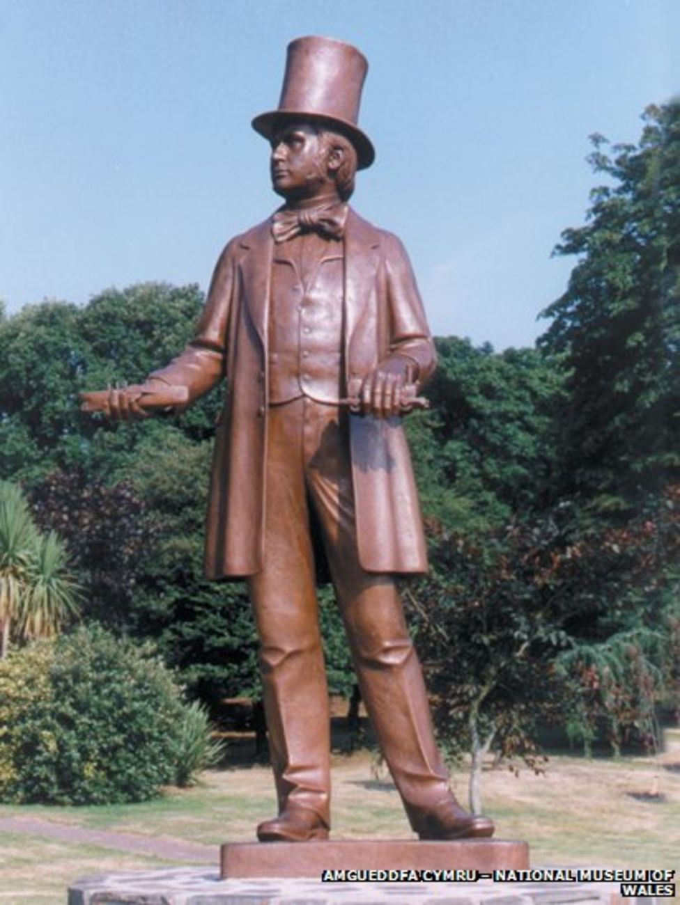 In pictures: Brunel's work in Wales exhibition - BBC News