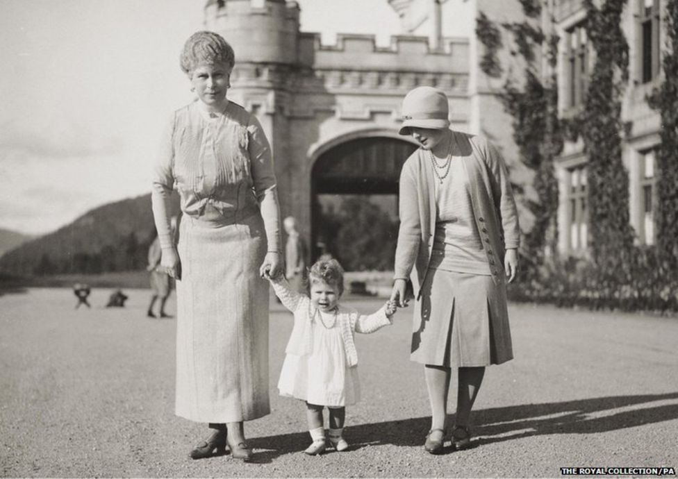 Queen Elizabeth II childhood photographs revealed - BBC Newsround