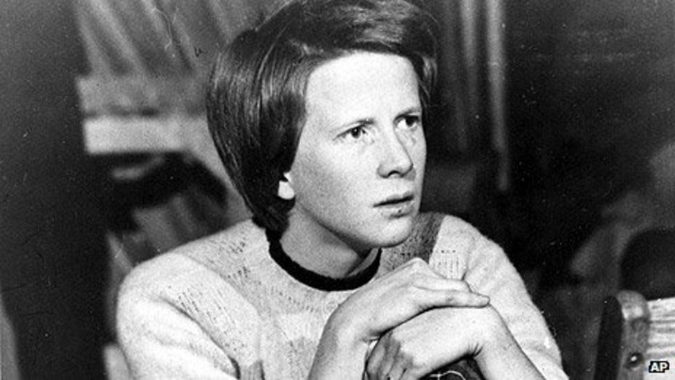 Broadway star Julie Harris dies aged 87 - BBC News