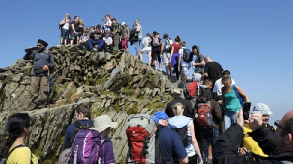 Snowdon walking charge 'needed to protect mountain' - BBC News