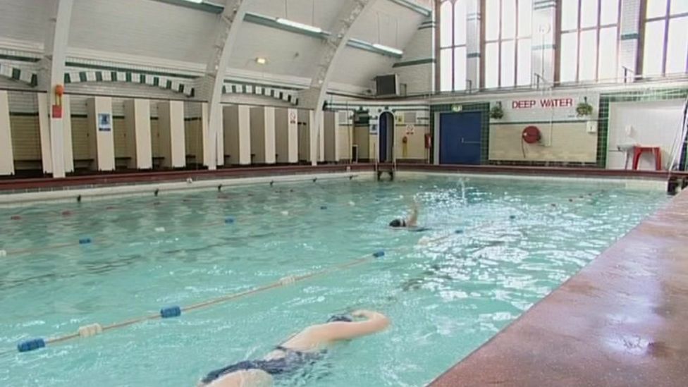 'Terracotta army' photographed at Moseley Road baths - BBC News