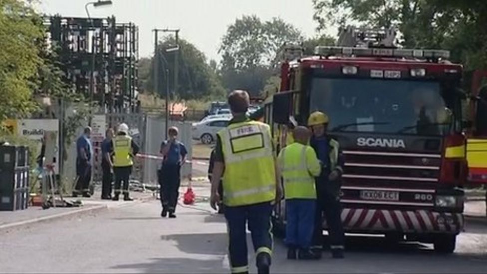 Daventry acid spill: Fire service warns firm over agents - BBC News
