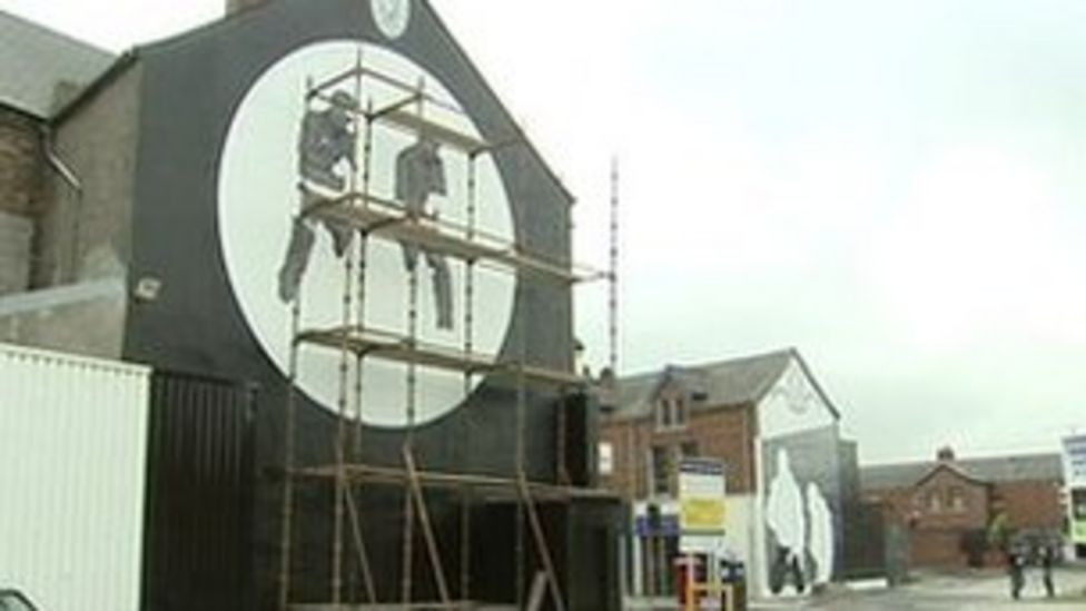 George Best mural replaced by image of UVF gunman - BBC News