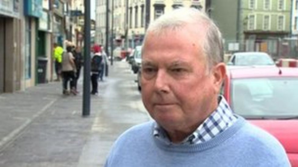 Séan Neeson to stand down from Carrickfergus Council - BBC News