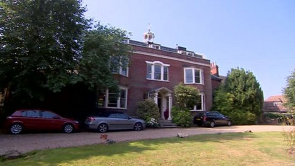 Charles Dickens' Kent home to open to the public - BBC News