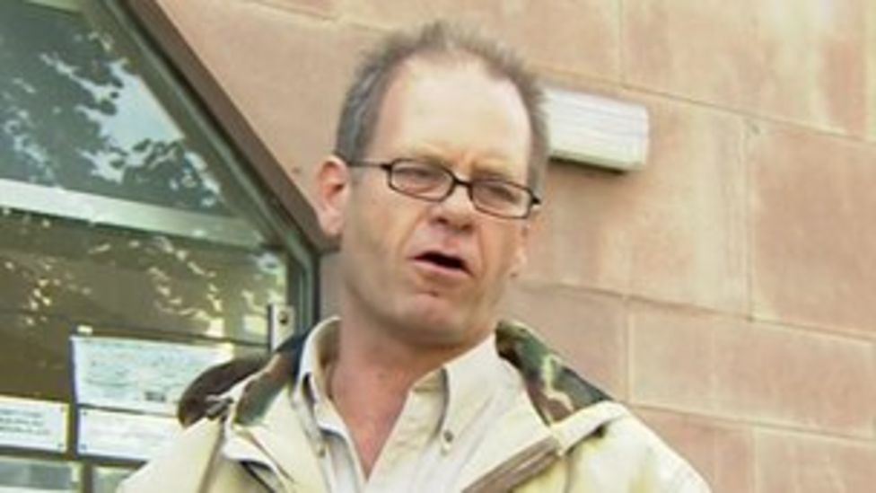 Cancer fund father Kevin Wright jailed for theft and fraud - BBC News