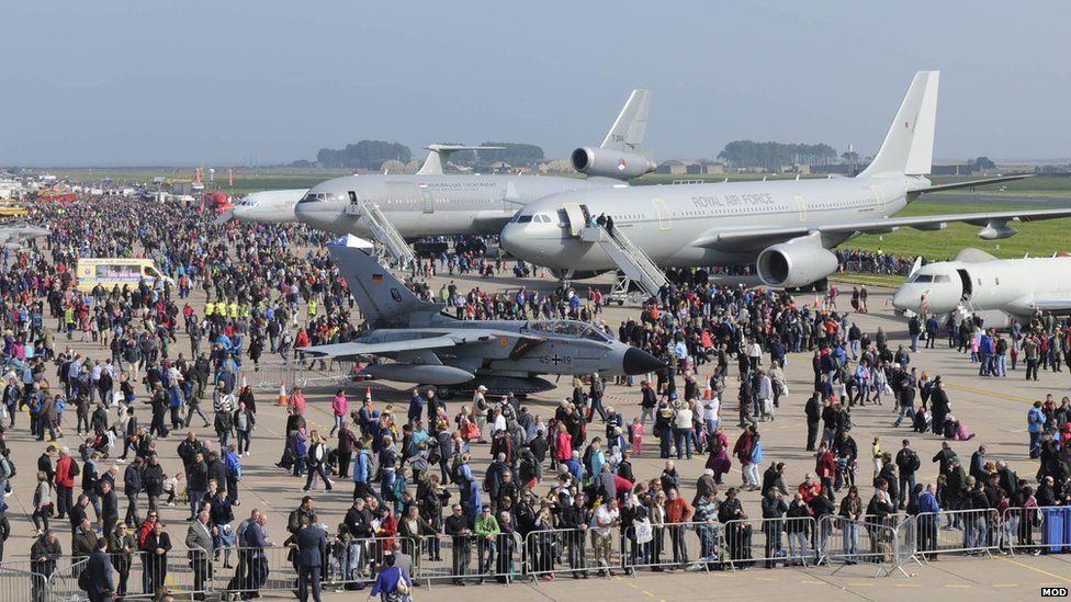 Your photographs of the last Leuchars Airshow - BBC News