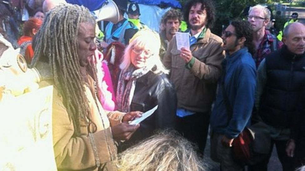 Balcombe camp eviction: Protesters arrested - BBC News