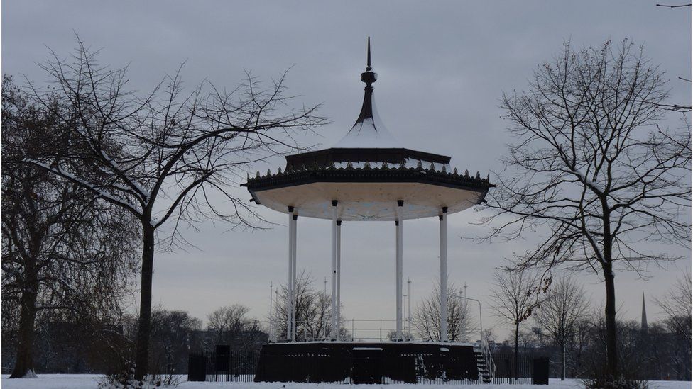 In pictures: England's historic bandstands - BBC News
