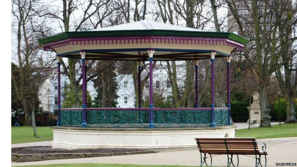 In pictures: England's historic bandstands - BBC News