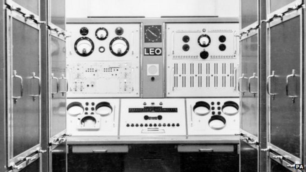 Museum celebrates women in computing - BBC News