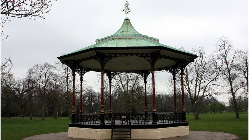 In pictures: England's historic bandstands - BBC News