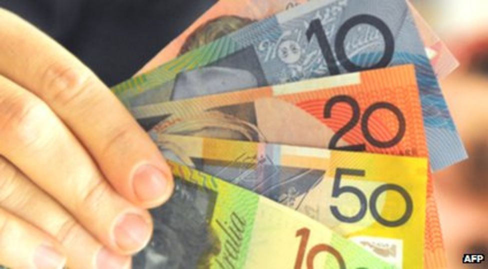 Plastic money in England by 2016 - BBC Newsround