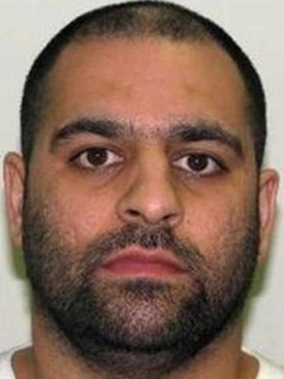Killer arsonist Shakiel Shazad absconds from prison - BBC News