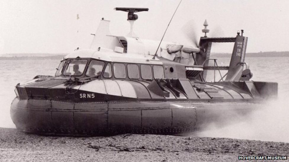 Hovercraft receives mechanical engineers award - BBC News