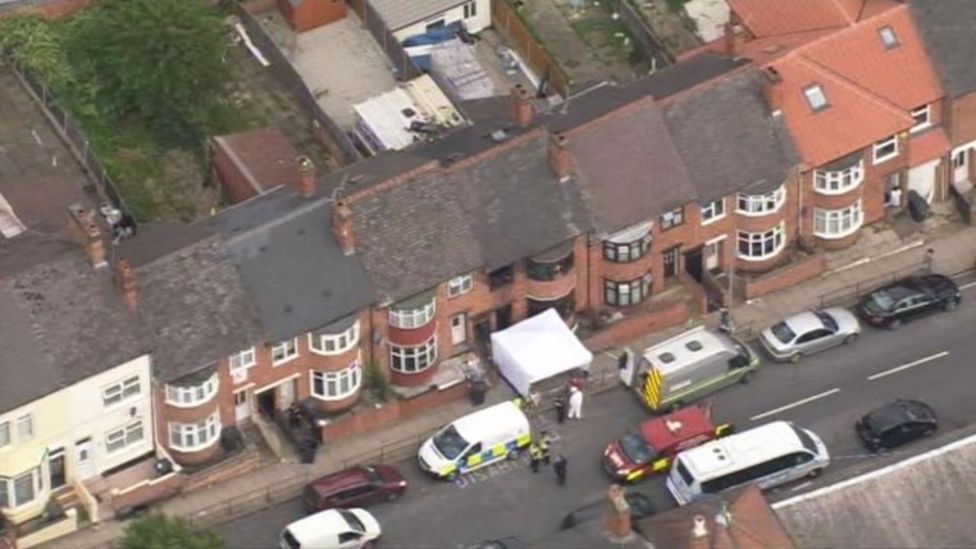 Leicester fire deaths: Murder probe starts after family killed - BBC News